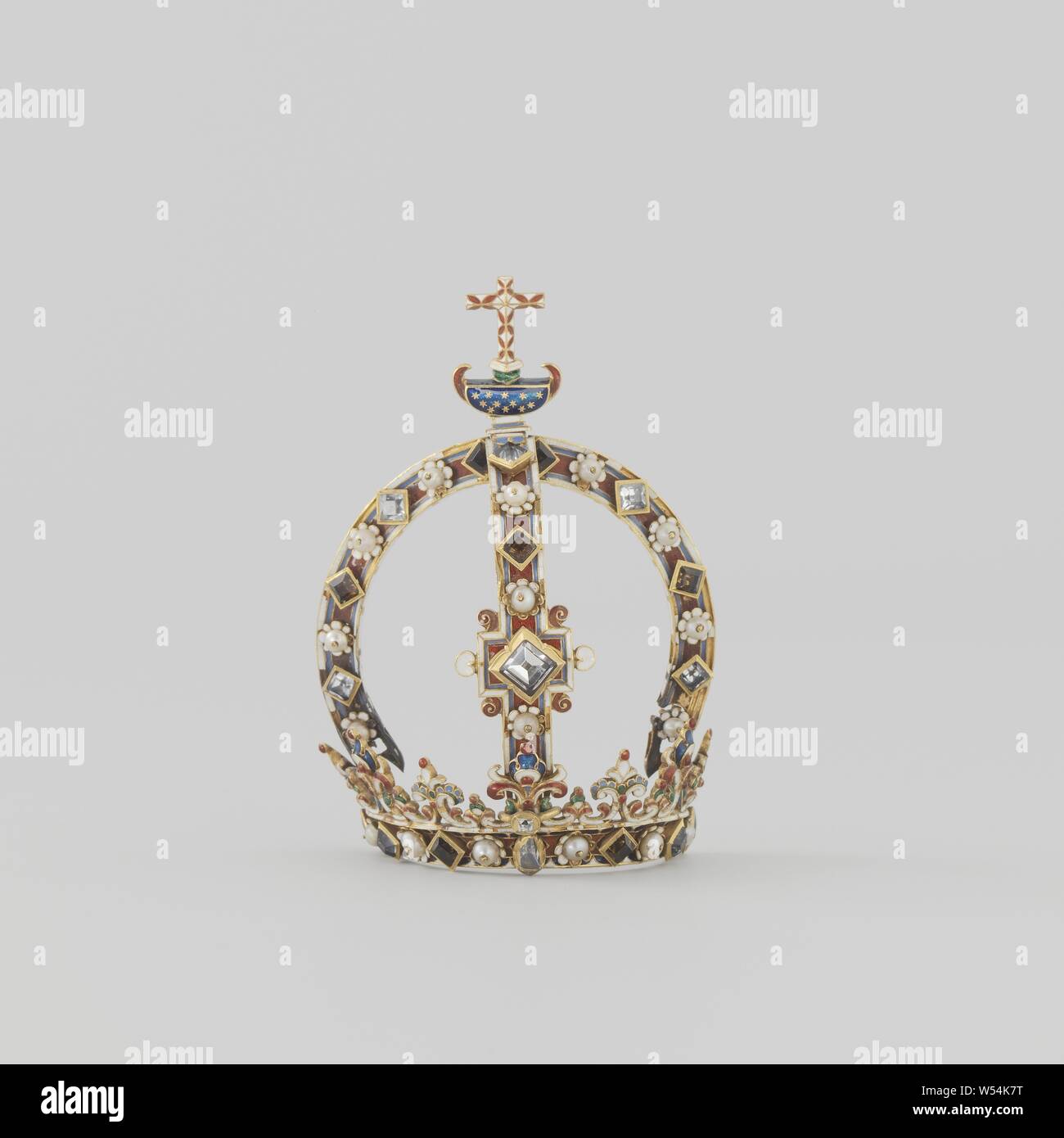 Gold enamel stones hi-res stock photography and images - Alamy