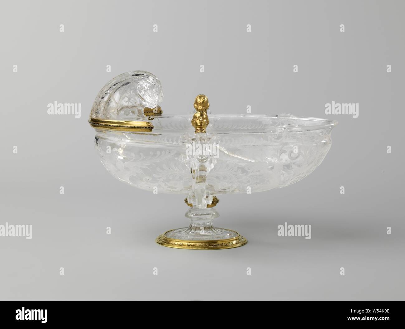 Rock crystal base dish hi-res stock photography and images - Alamy
