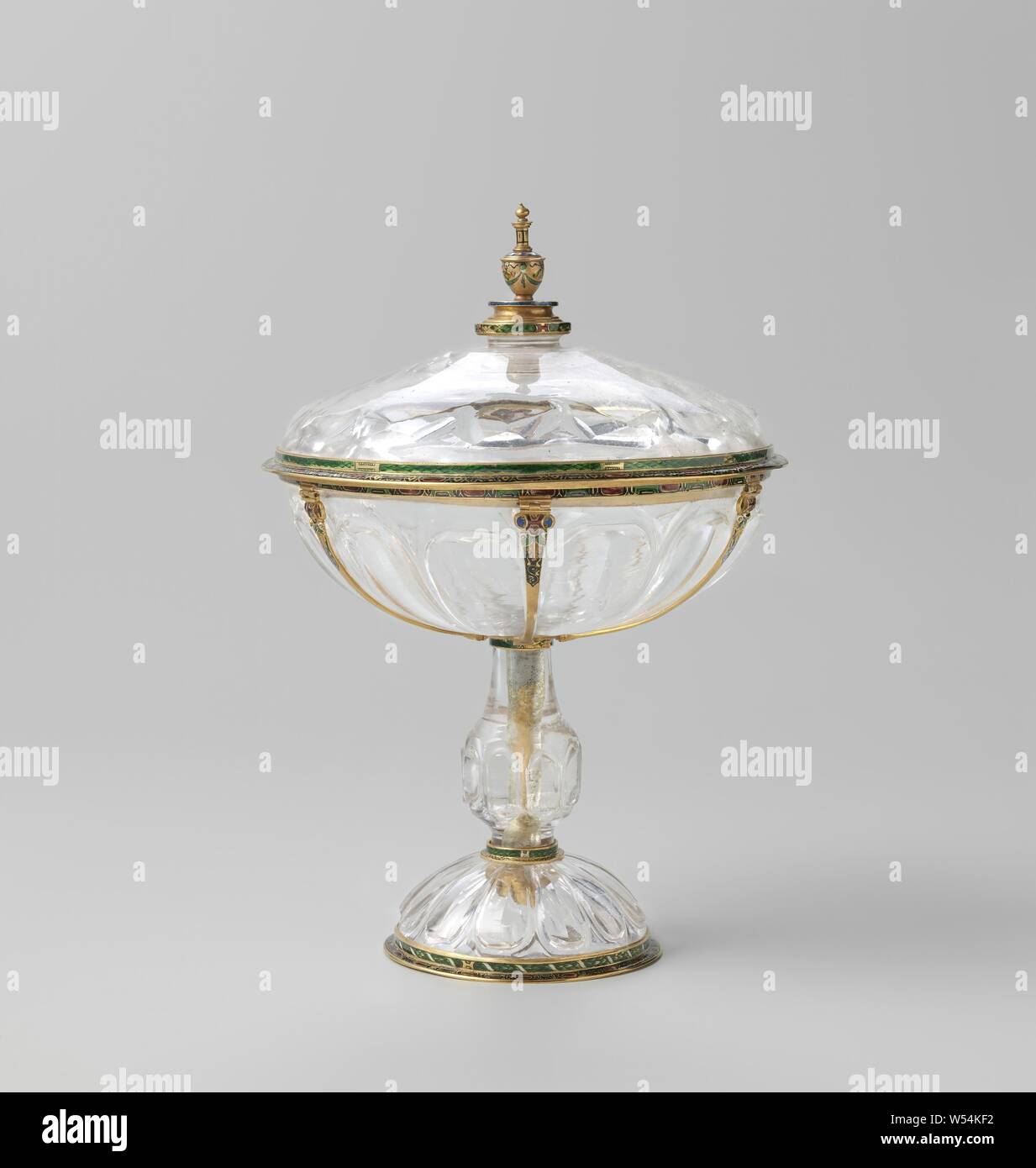 3 lobed lip hi-res stock photography and images - Alamy