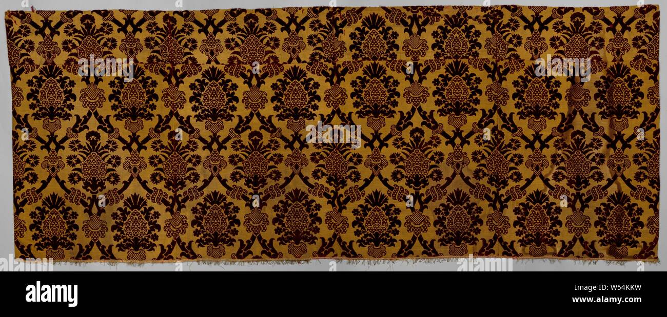 Gold lining pattern hi-res stock photography and images - Alamy