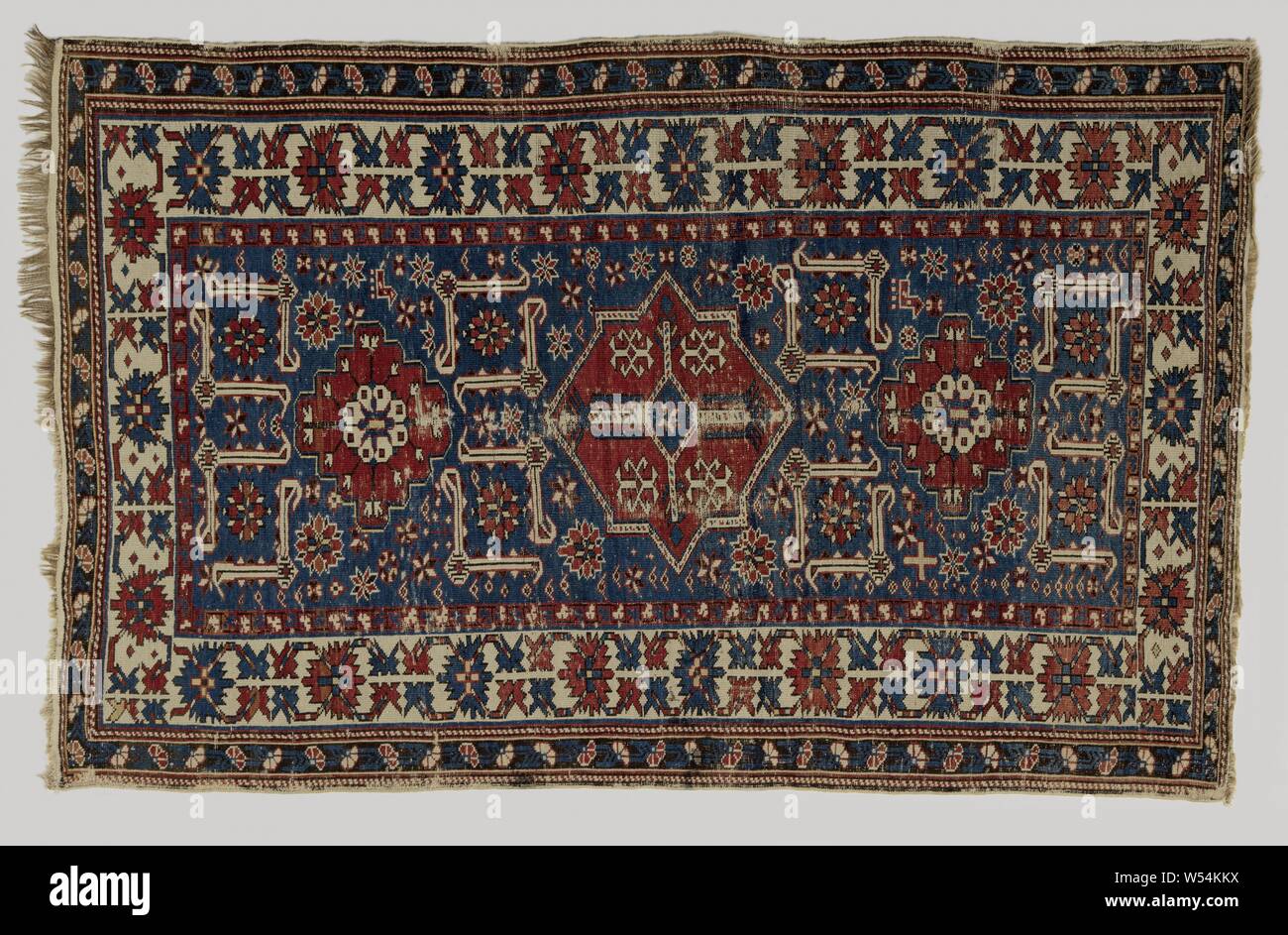 Oriental carpet, medallion rug, the midfield of which is decorated with ...