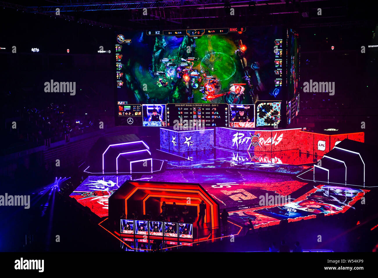 --FILE--Players of China's Royal Never Give Up and South Korea's KING-ZONE DragonX (KZ) compete ...