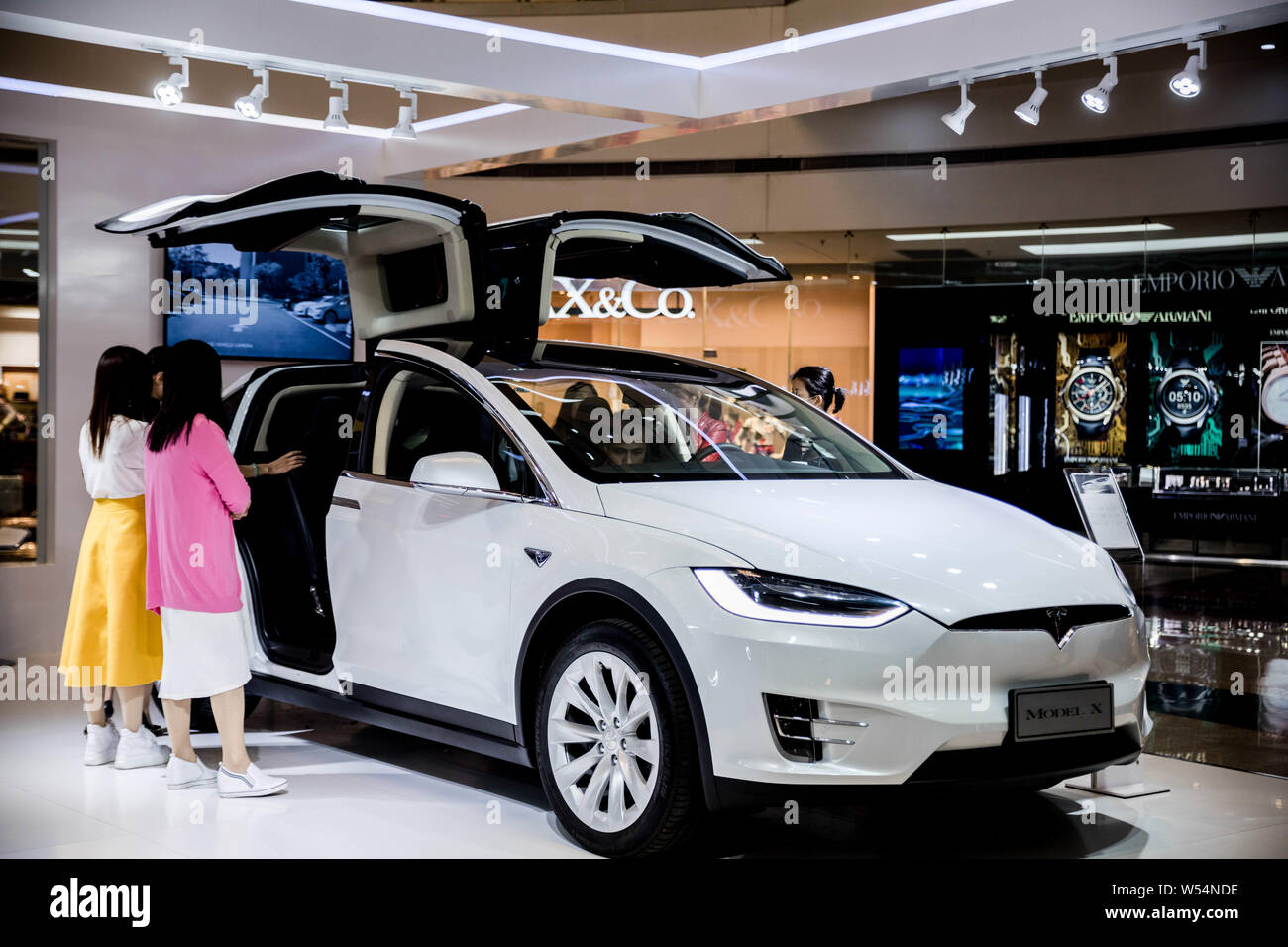 Tesla mall display hi-res stock photography and images - Alamy