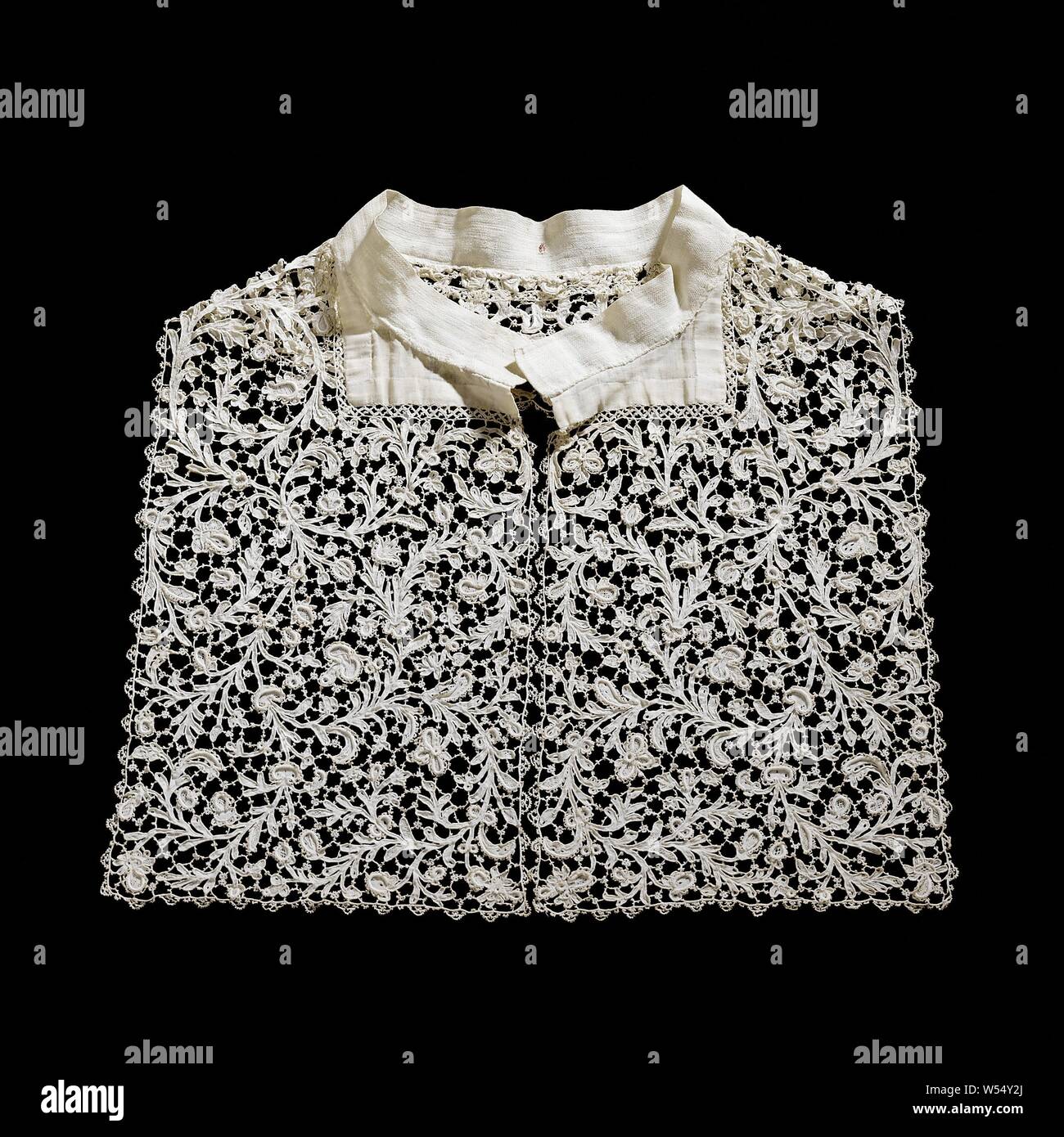 Venetian needle lace collar hi-res stock photography and images - Alamy