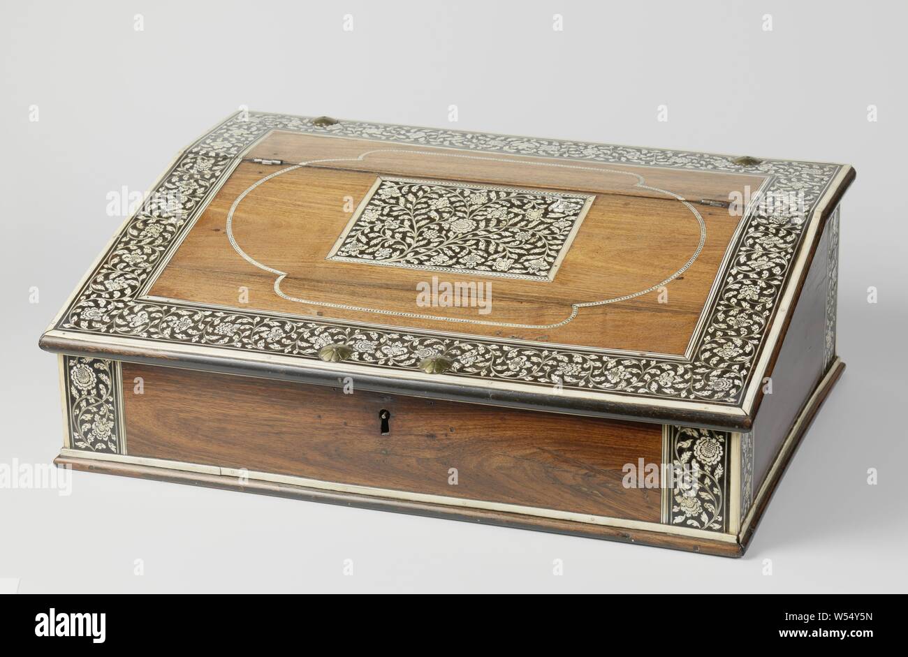 Ivory piping hi-res stock photography and images - Alamy