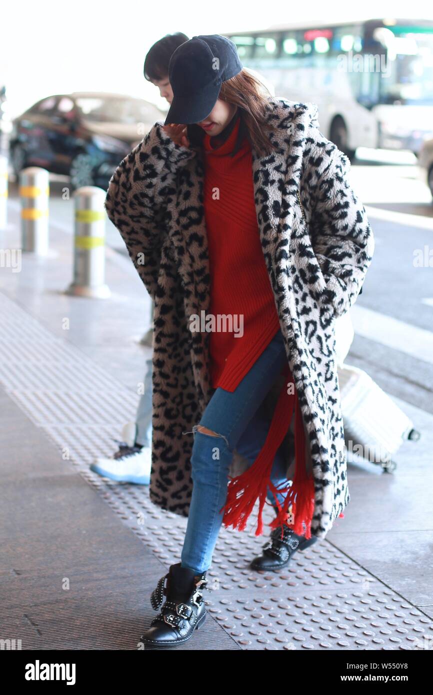 Taiwanese singer Jolin Tsai arrives at the Beijing Capital ...