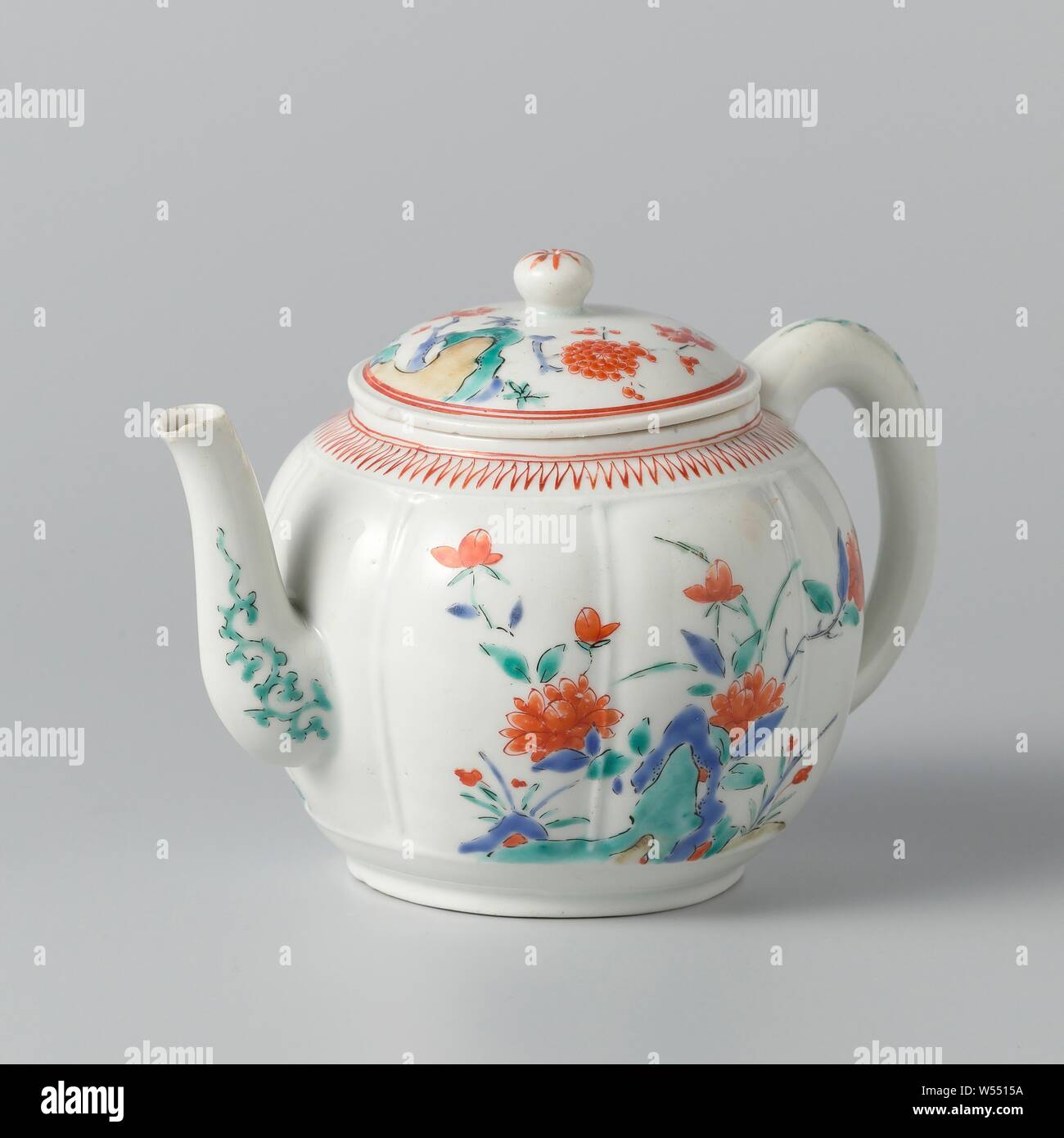 Eight lobed porcelain teapot hi-res stock photography and images - Alamy