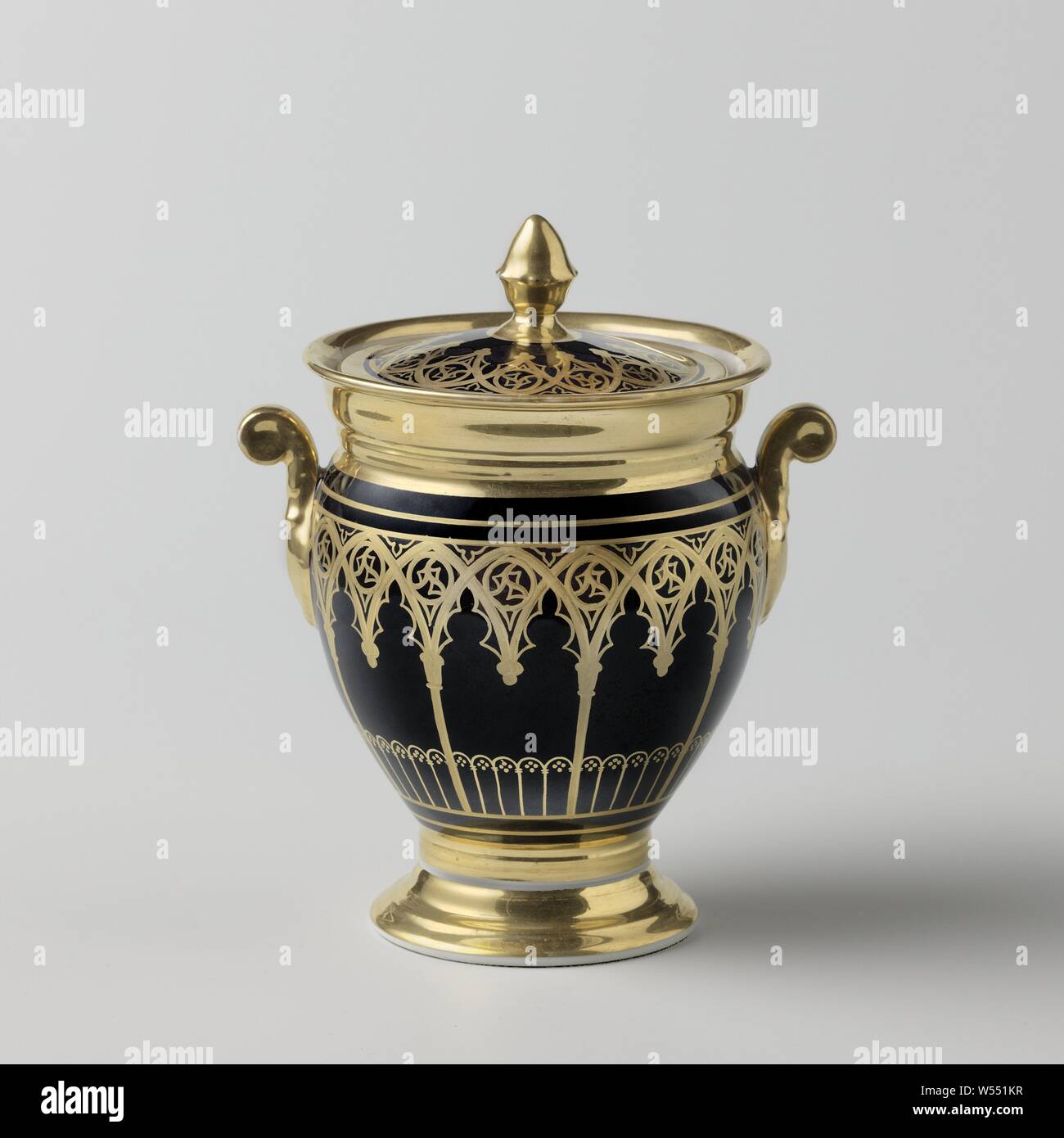 Arch shaped lid hi-res stock photography and images - Alamy