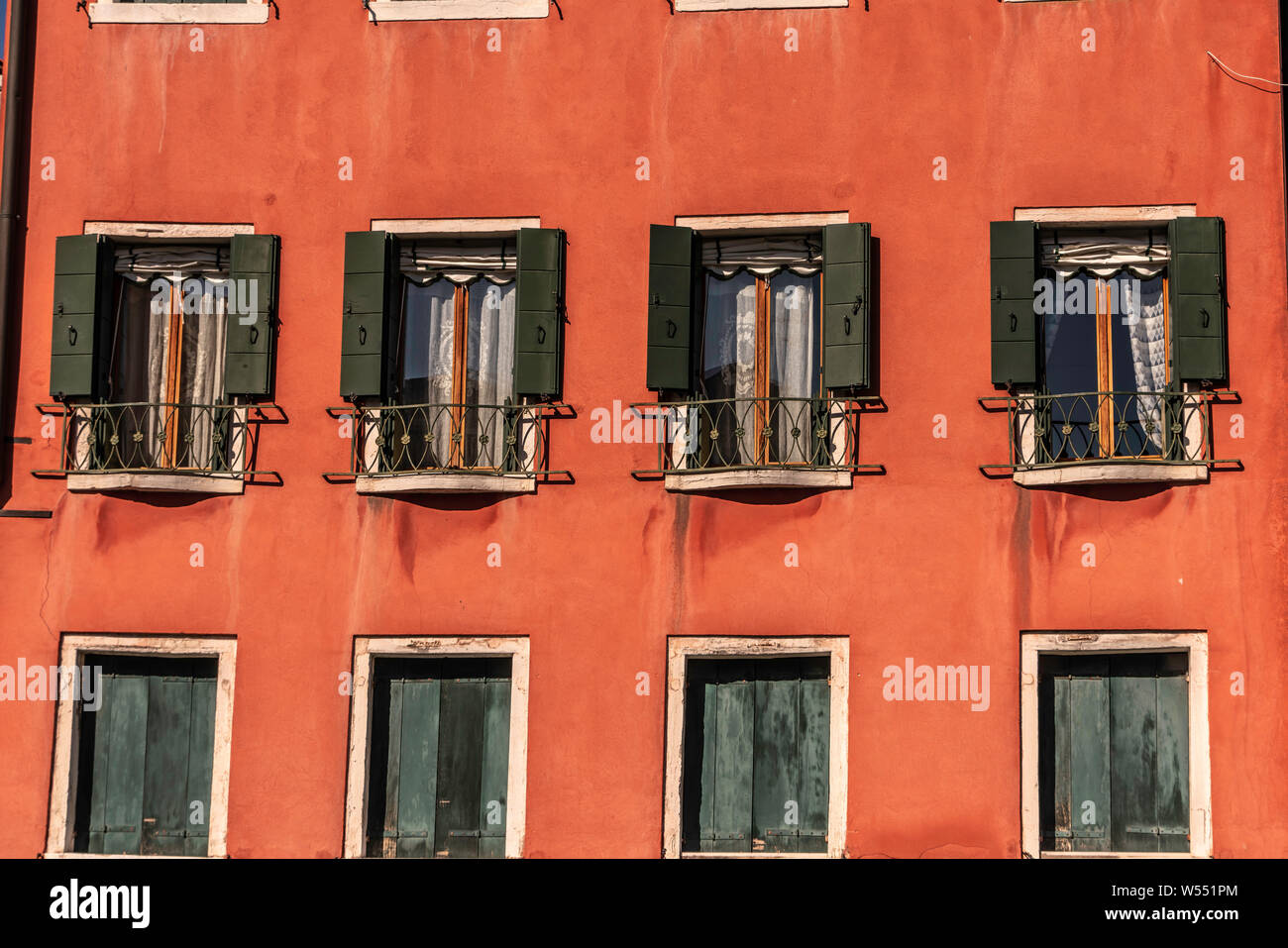 Metal lattice windows hi-res stock photography and images - Alamy