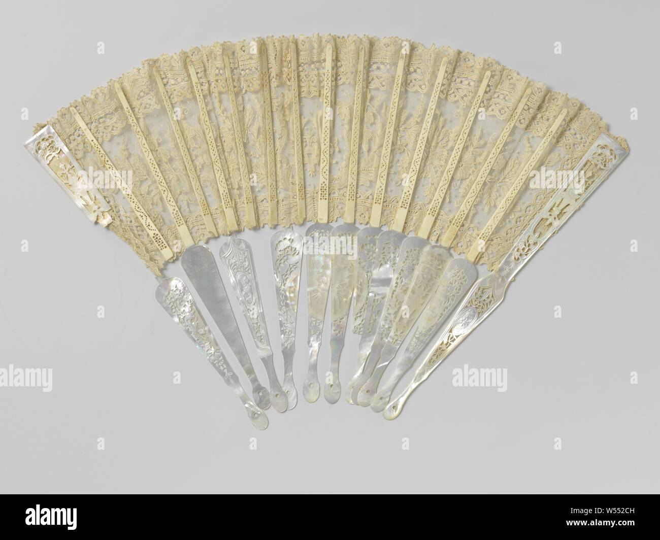 Ajour cut mother of pearl frame hi-res stock photography and images - Alamy