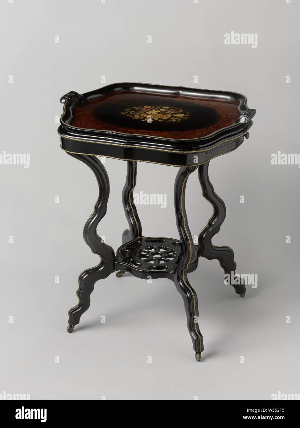 Black oak leaf hi-res stock photography and images - Alamy