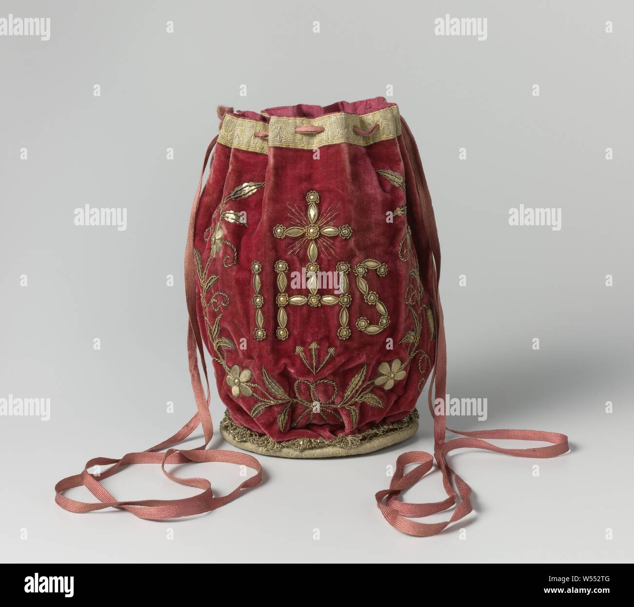 Ihs monogram hi-res stock photography and images - Alamy