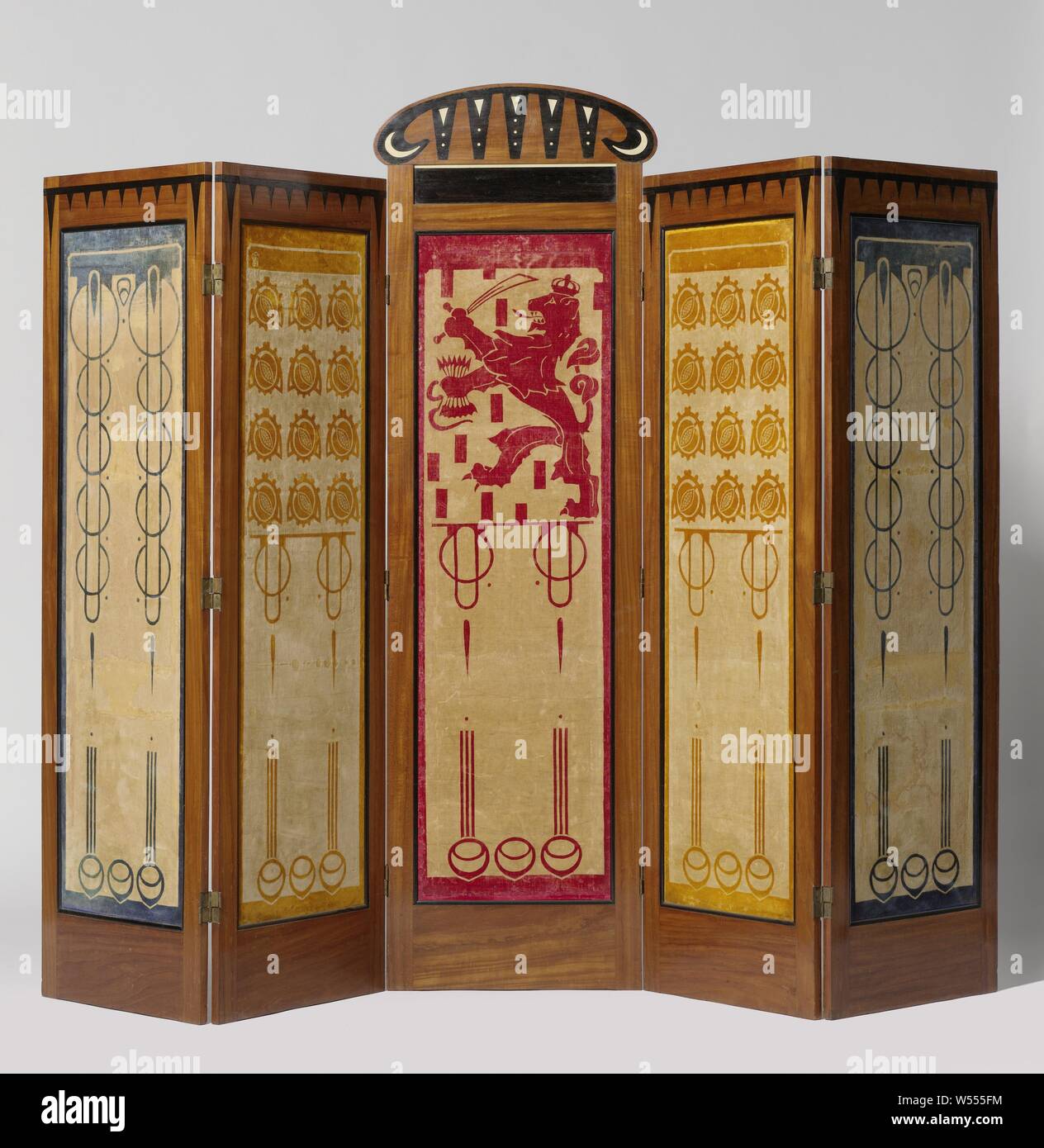 Segment shaped pediment hi-res stock photography and images - Alamy