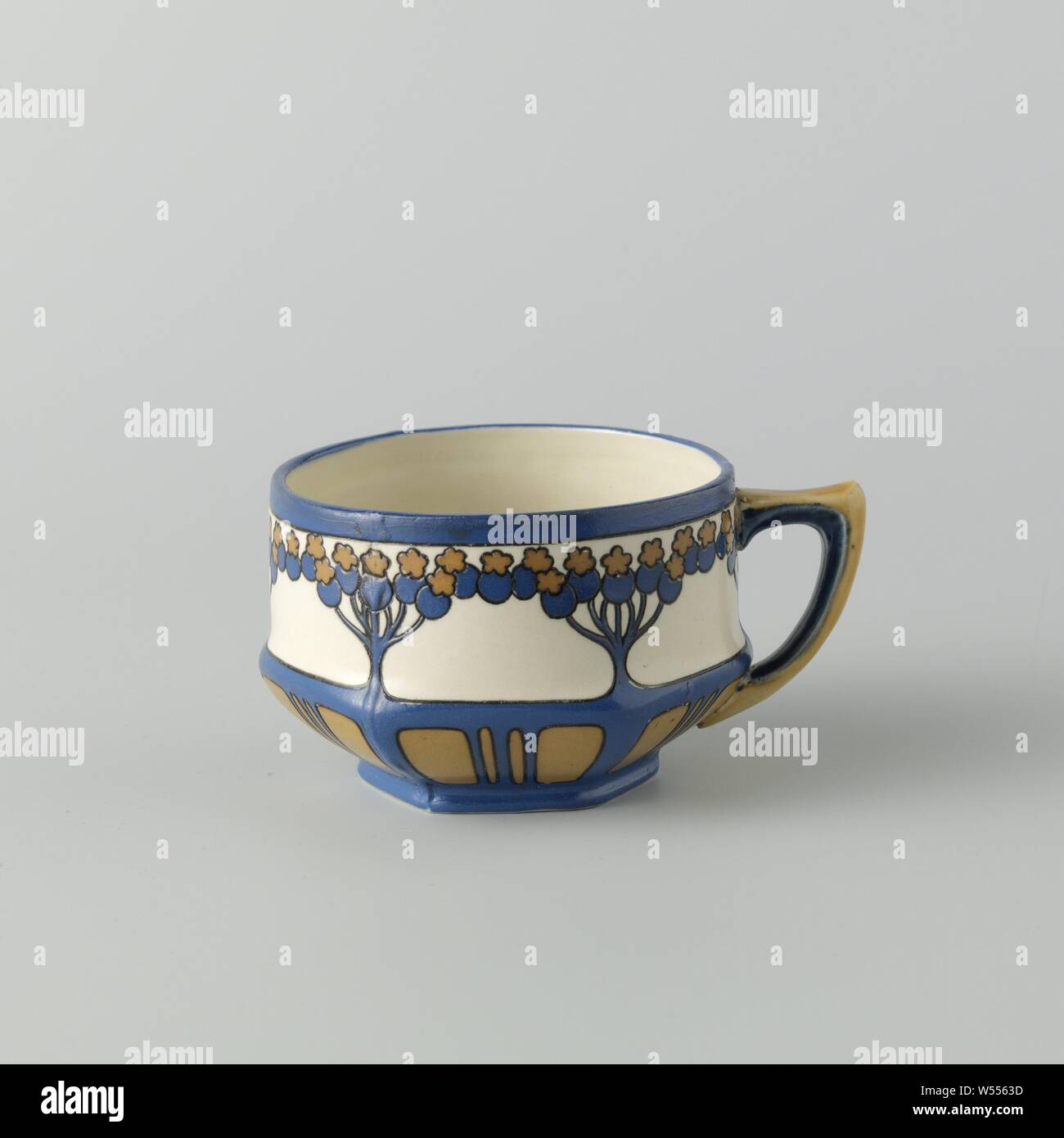 Cup, belonging to a tea set of chromolith stoneware, decorated in blue ...