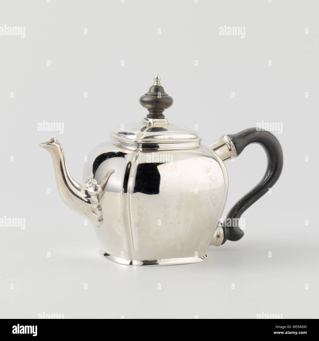 Four sided stage hi-res stock photography and images - Alamy