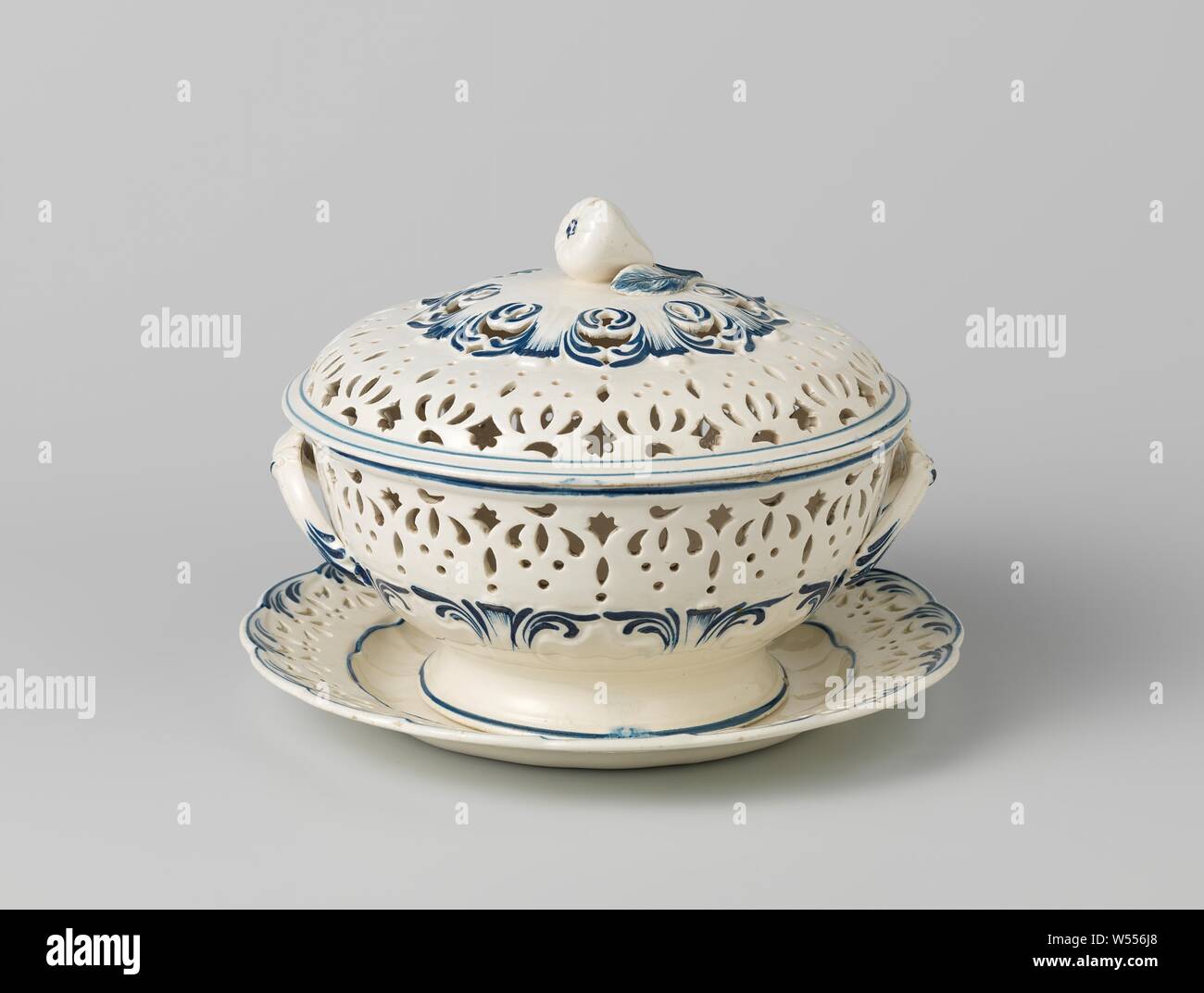 English hard fired pottery hi-res stock photography and images - Alamy