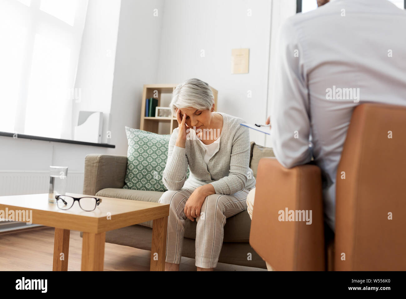 Doctor elderly patient sad hi-res stock photography and images - Alamy
