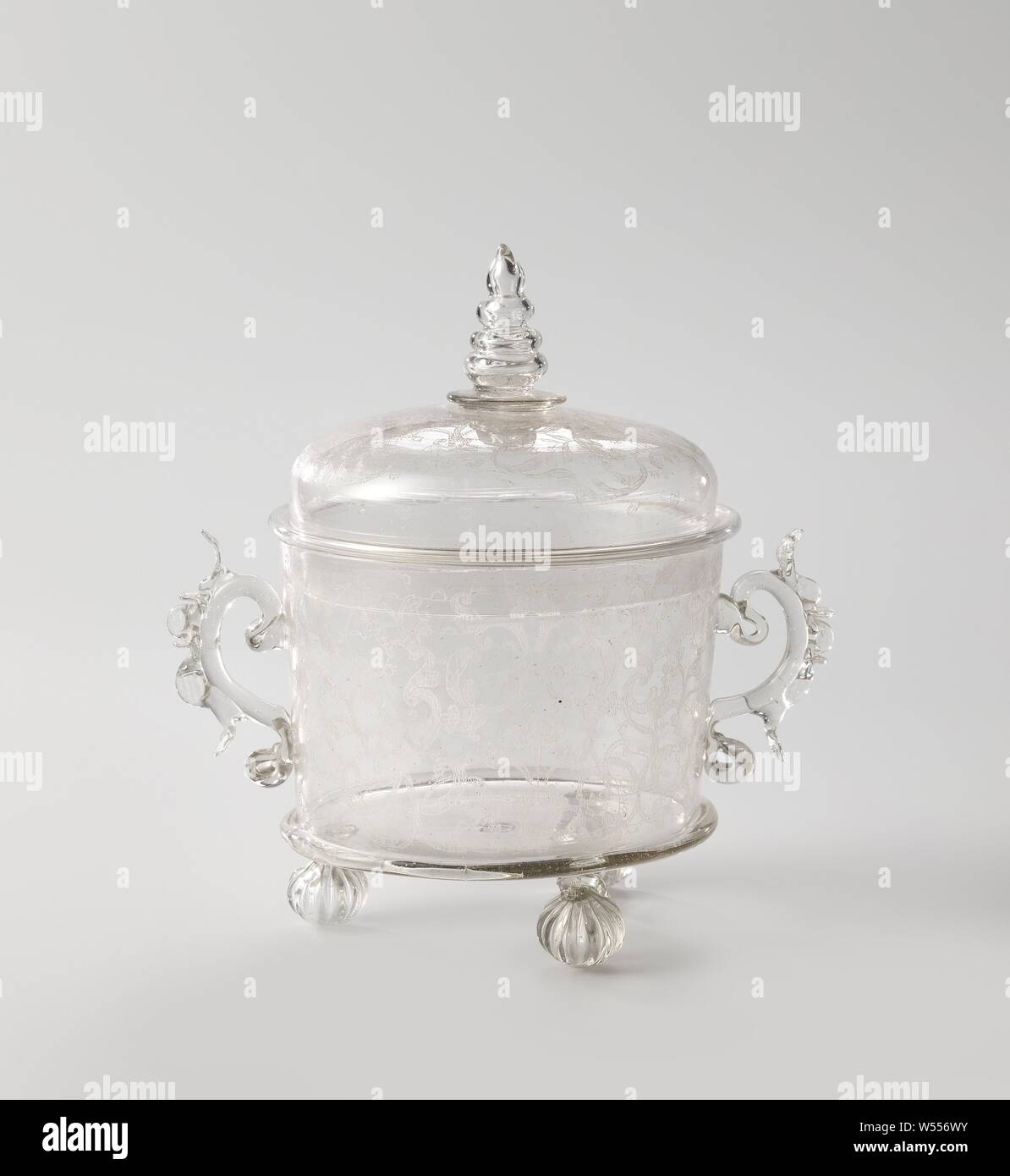 S shaped ribbed box hi-res stock photography and images - Alamy