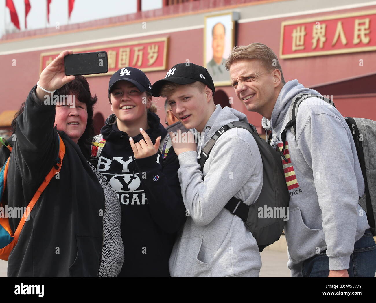 Foreign tourists tiananmen hi-res stock photography and images - Alamy
