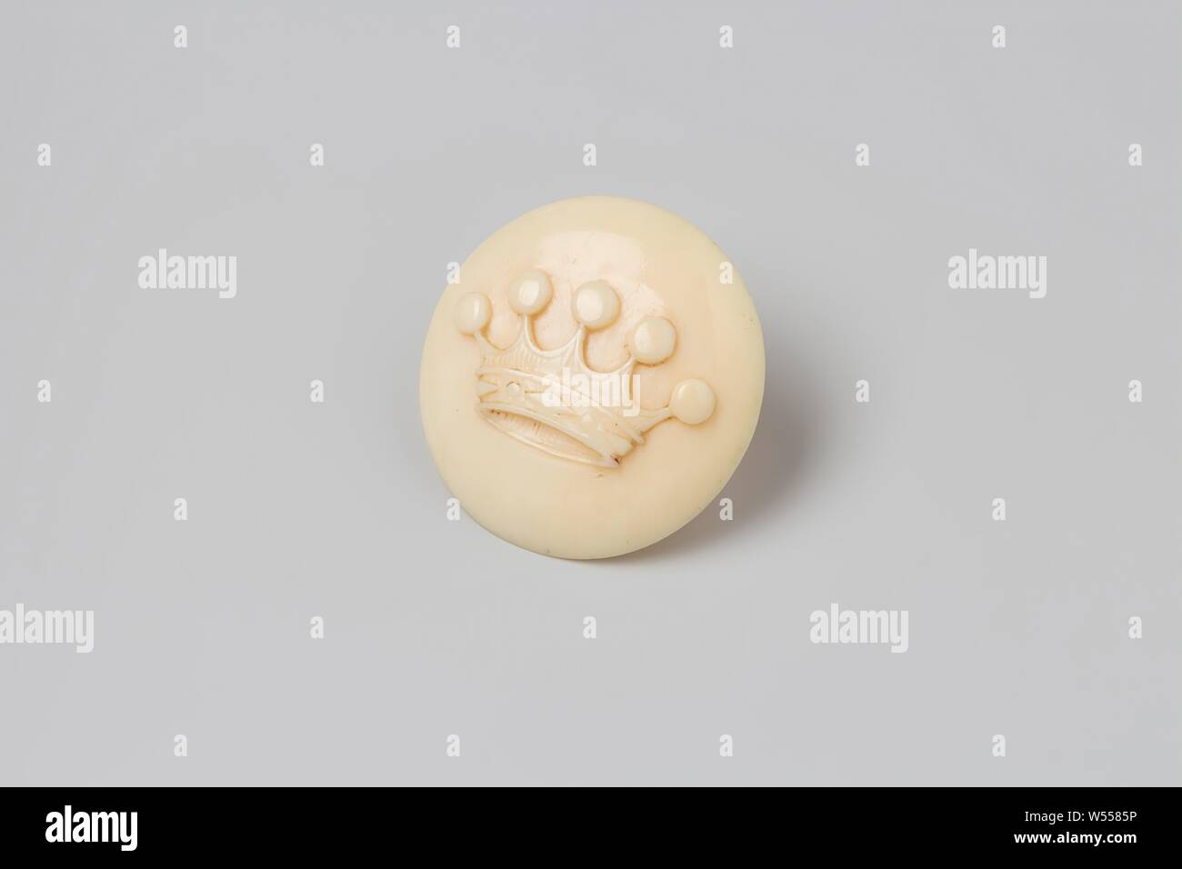 Ivory livery button hi-res stock photography and images - Alamy