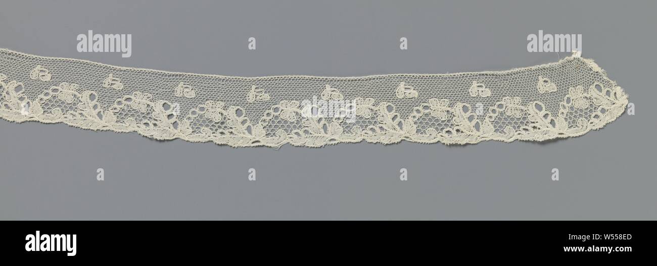 Strip of spool lace with semicircles on the underside, Natural spool of ...