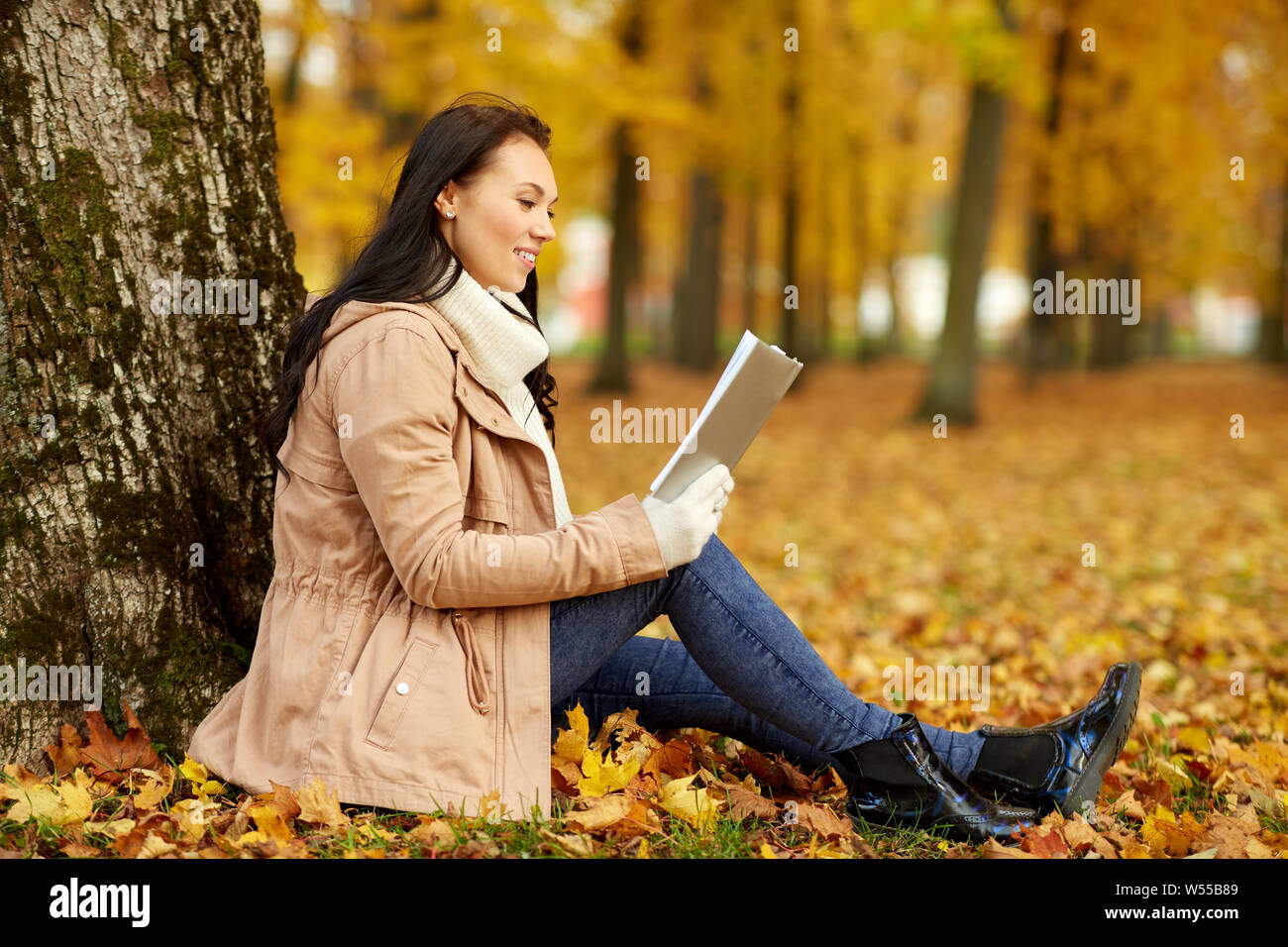 woman reading book at autumn park Stock Photo - Alamy
