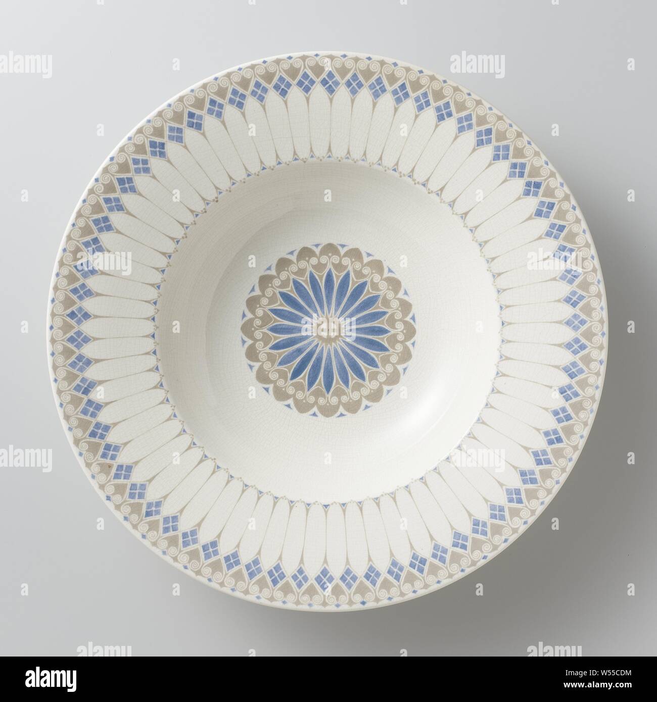 Recessed bottom hi-res stock photography and images - Alamy