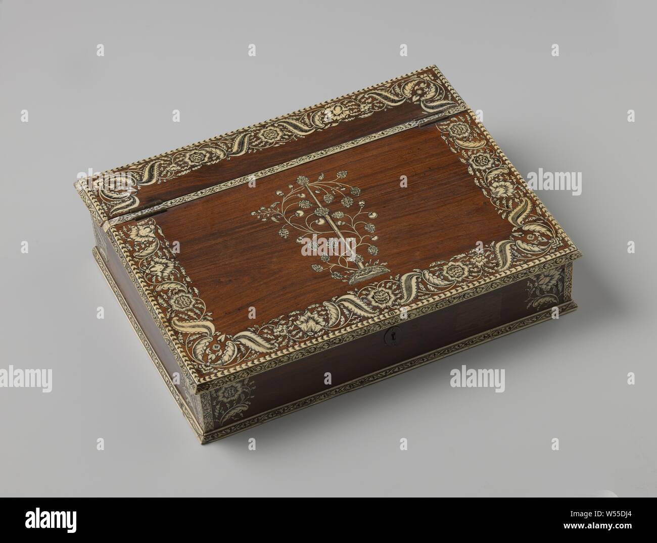 Engraved tendrils pattern hi-res stock photography and images - Alamy