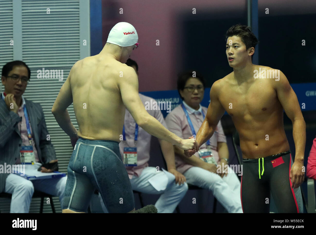 Gwangju. 26th July, 2019. Sun Yang (L) of China shakes hands with Wang ...