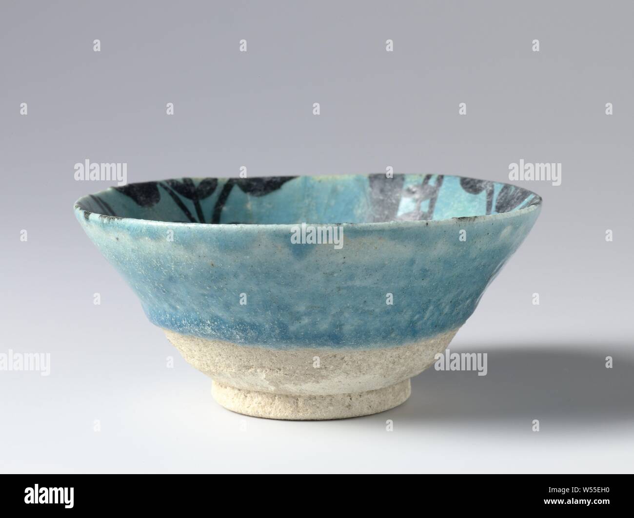 Quartz fritware painted hi-res stock photography and images - Alamy