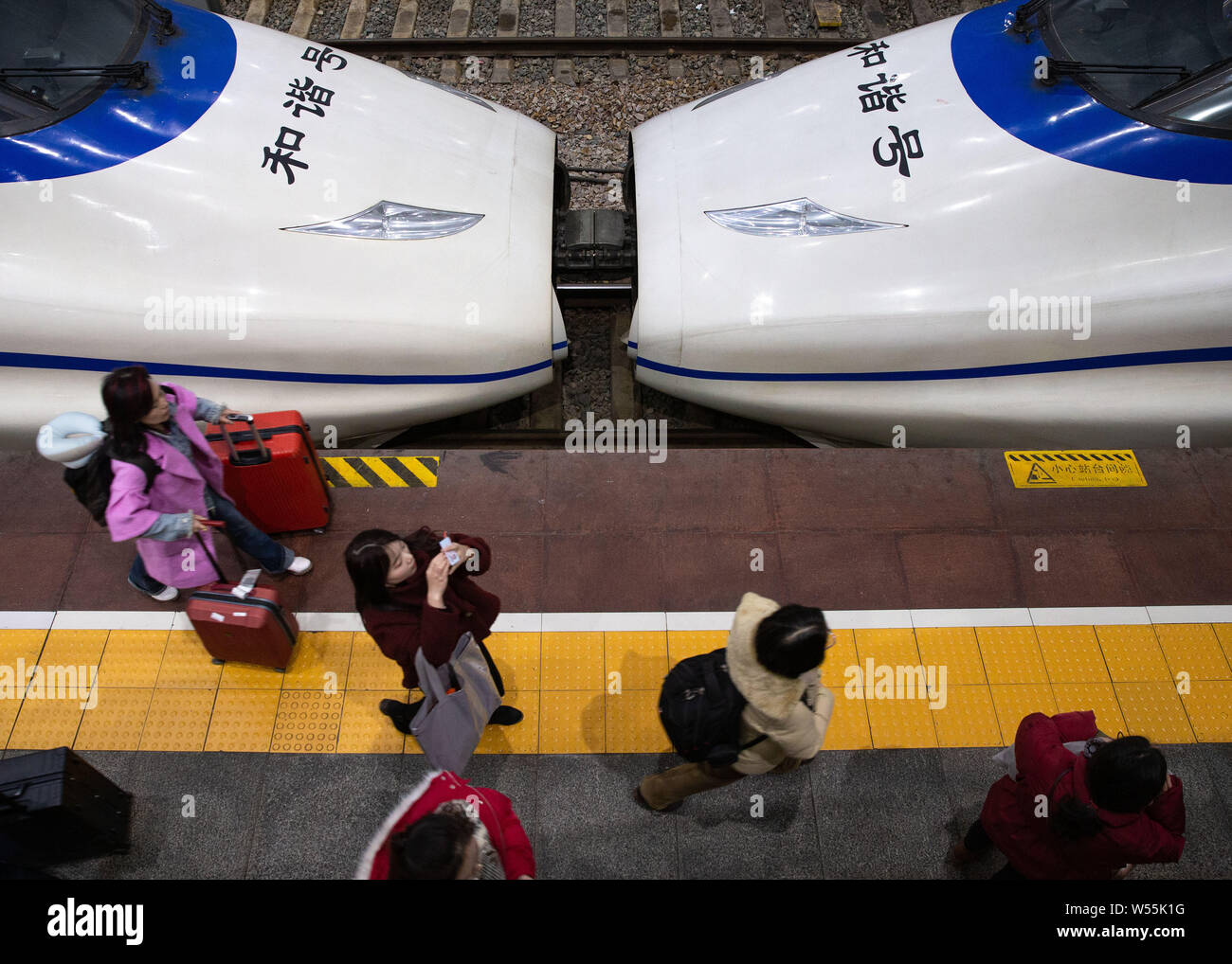 Chinese passengers who return to work from the Chinese Lunar New Year ...