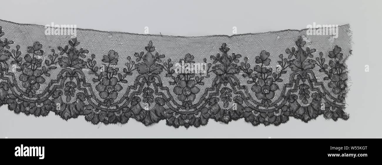 Bobbin lace strip with concave and convex double frames, Black Bobbin ...