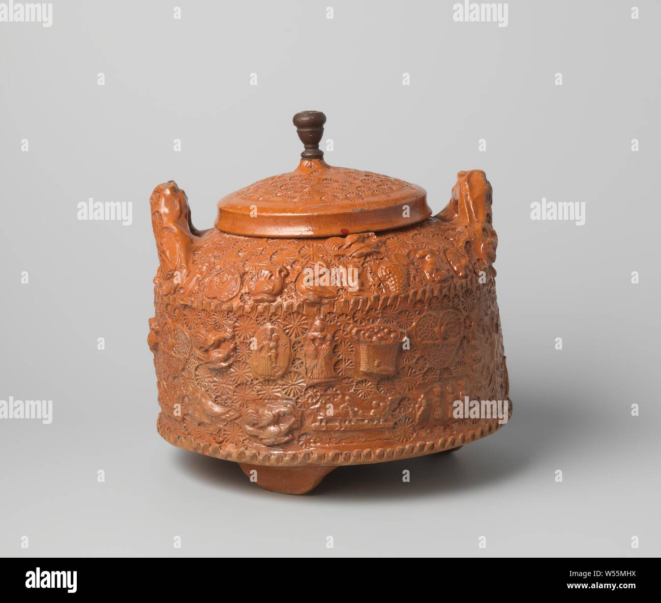 Cover of cover, Cover of cover of lead-glazed earthenware. The lid has ...