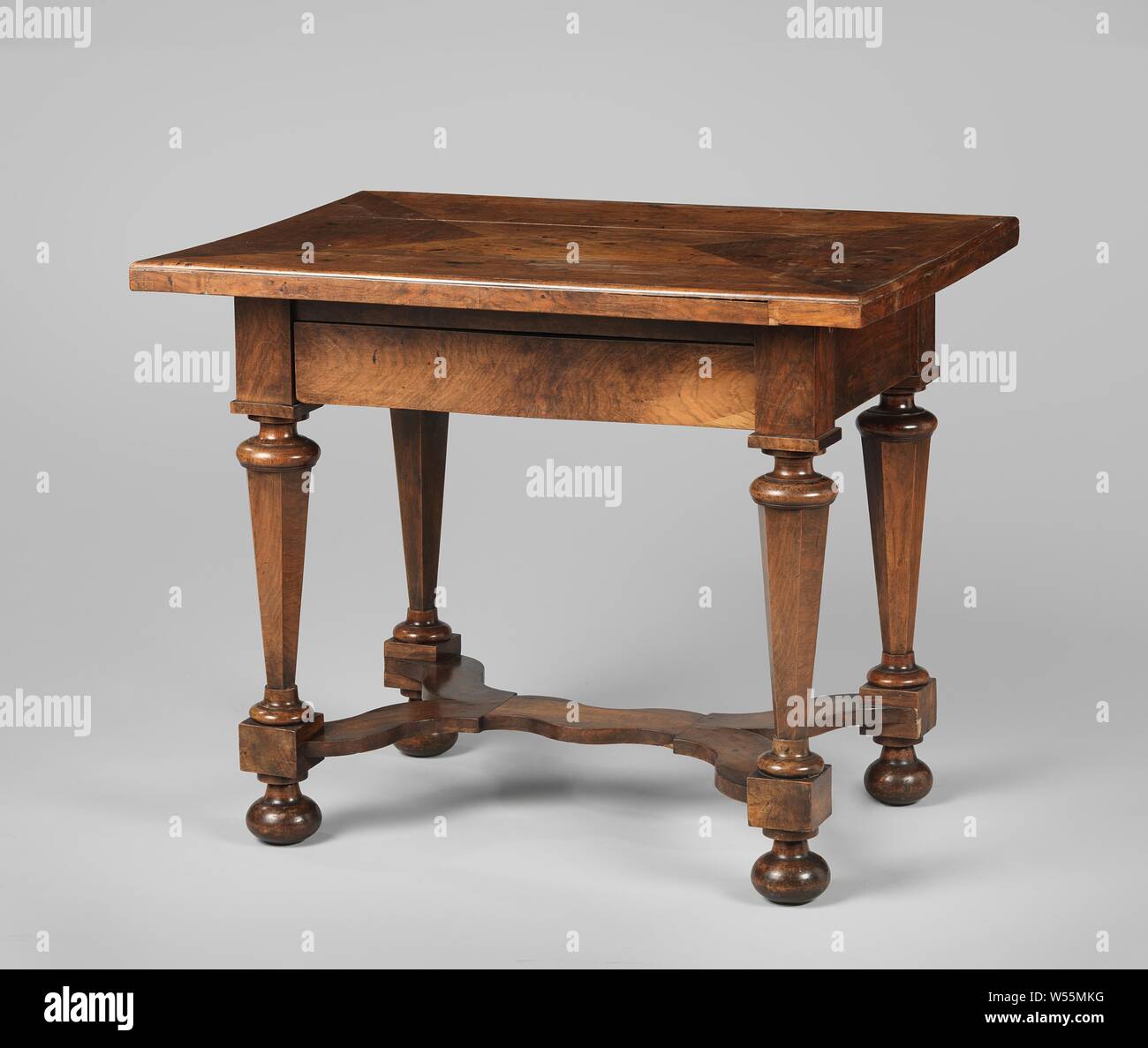 Hexagonal baluster legs hi-res stock photography and images - Alamy