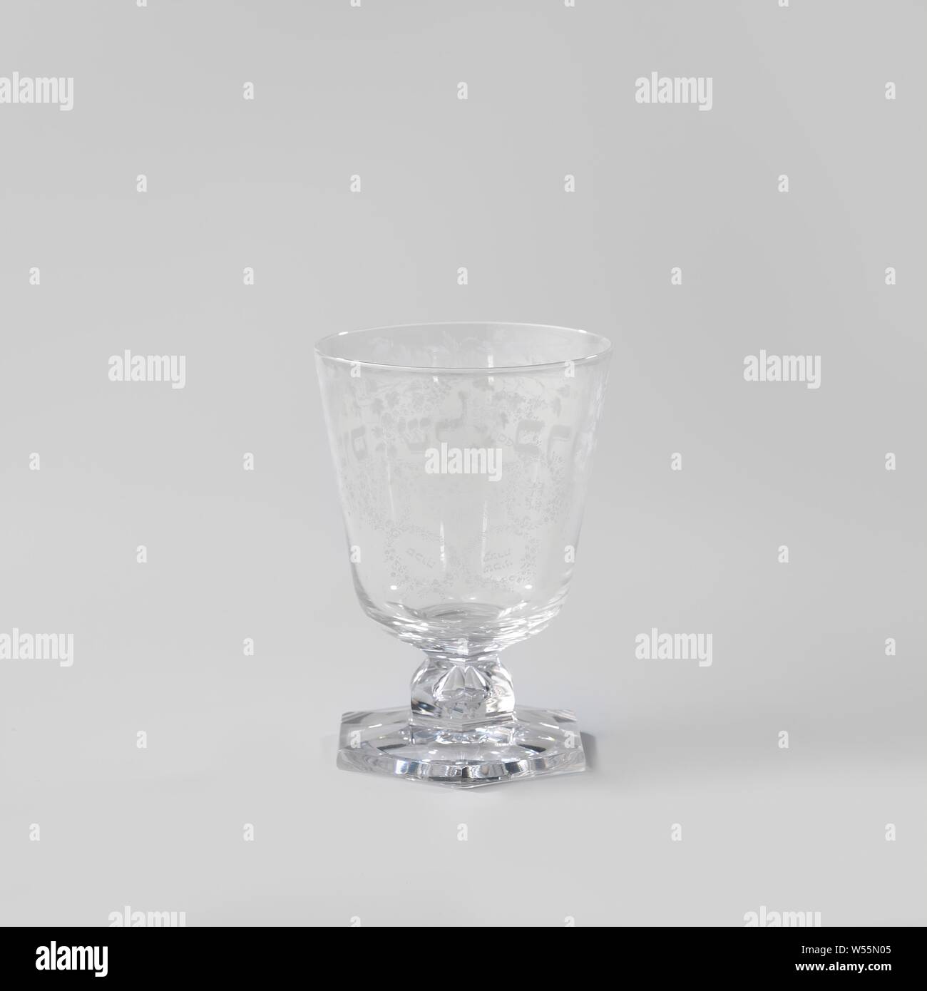 Slightly conical chalice hi-res stock photography and images - Alamy