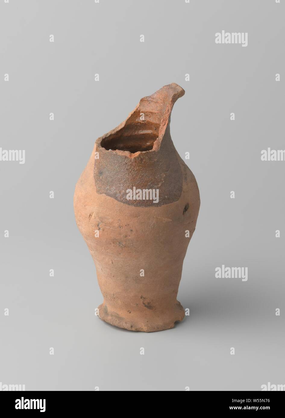 Glazed pottery red hi-res stock photography and images - Alamy