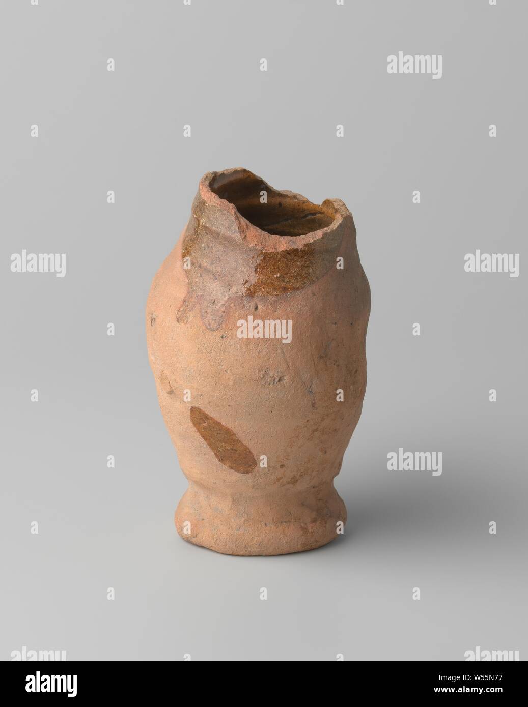 Glazed pottery red hi-res stock photography and images - Alamy