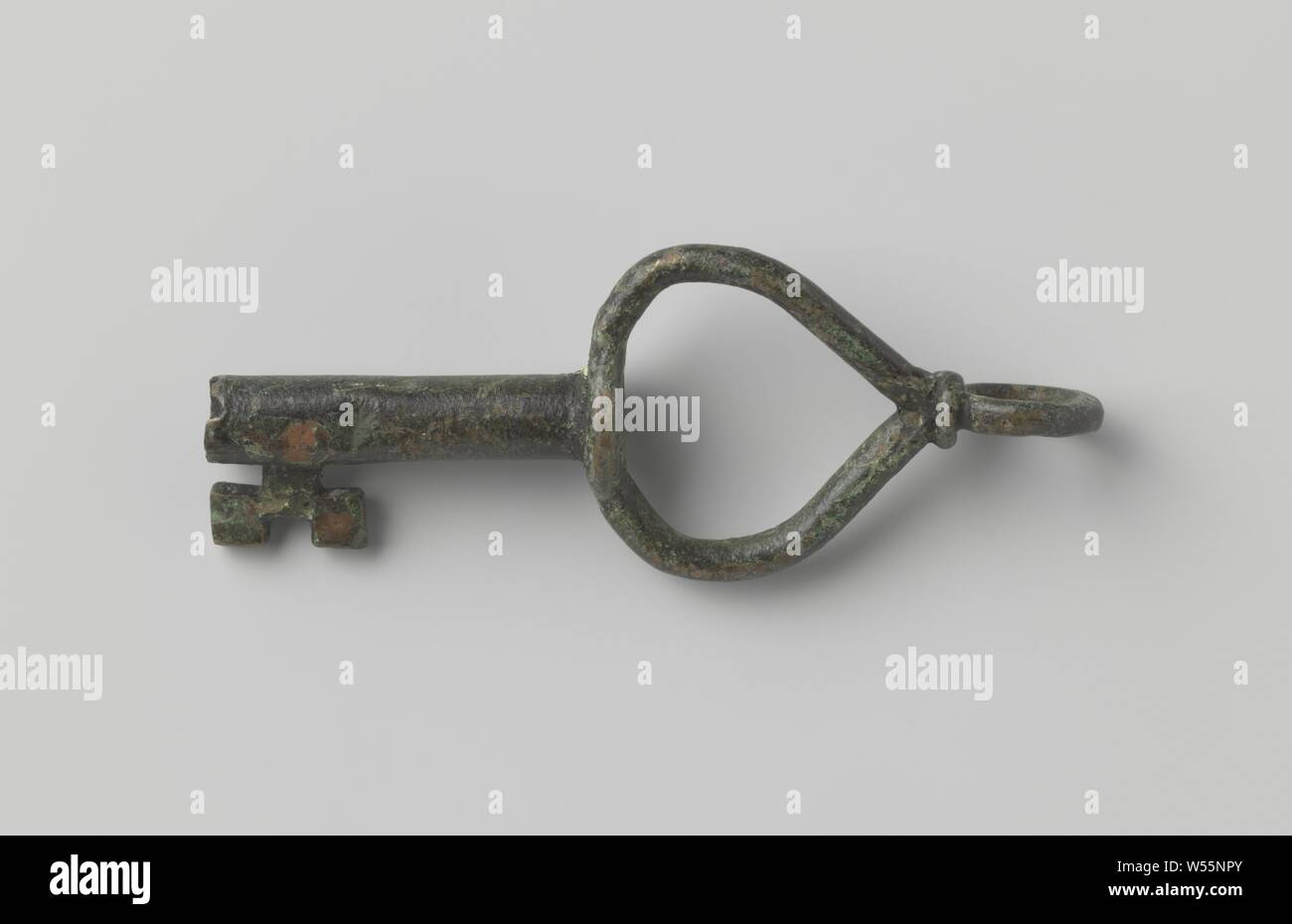 Pipe wrench with inverted heart-shaped open handle and transverse eye ...