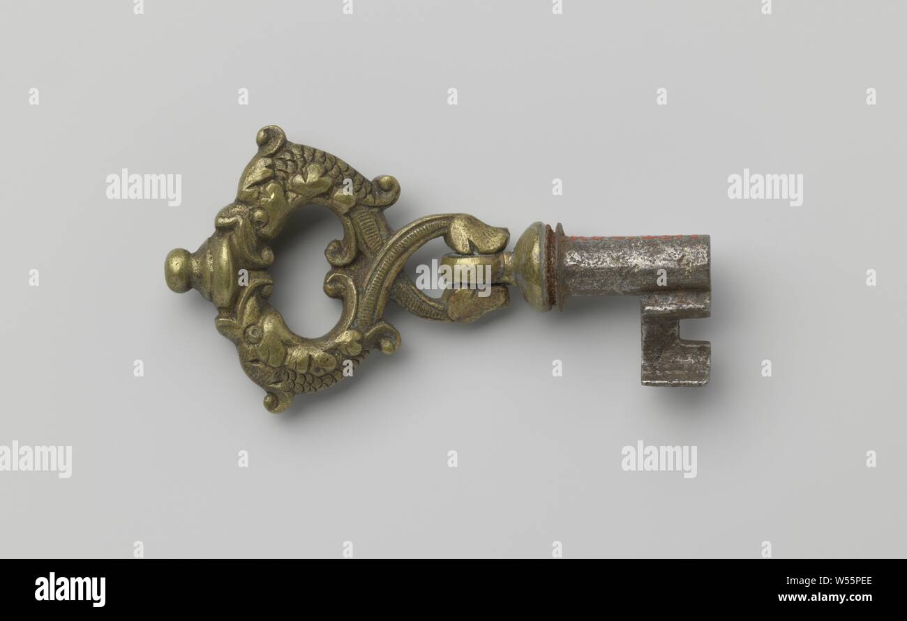 Pipe key whose handle is connected to the shaft with a hinge. The grip ...