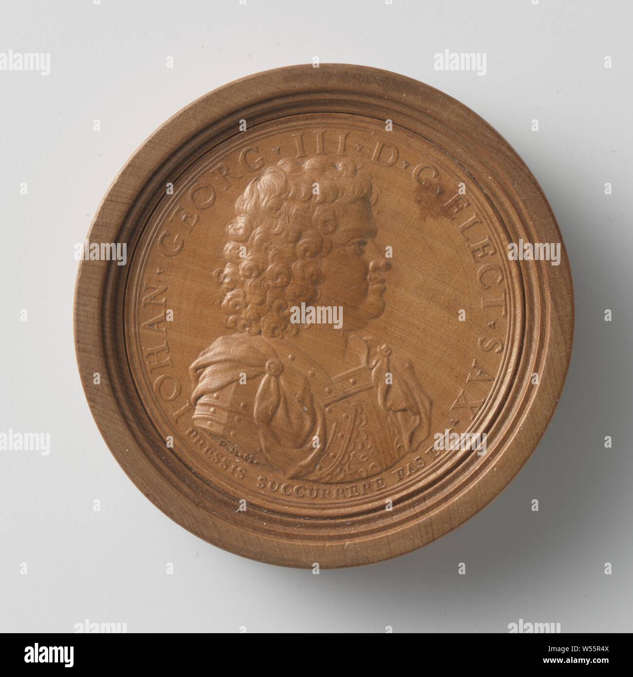 Swords forming hi-res stock photography and images - Alamy