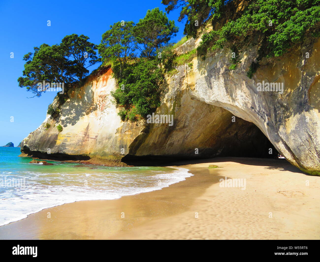 Cathedral Cove on the Coromandel Peninsula in New Zealand Stock Photo ...