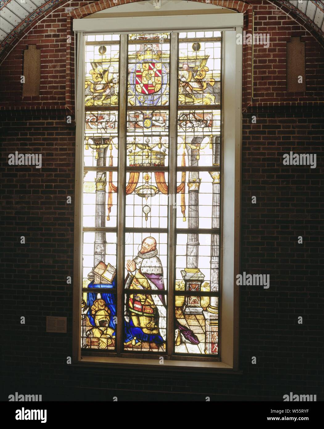 Four free standing corinthian columns hi-res stock photography and ...