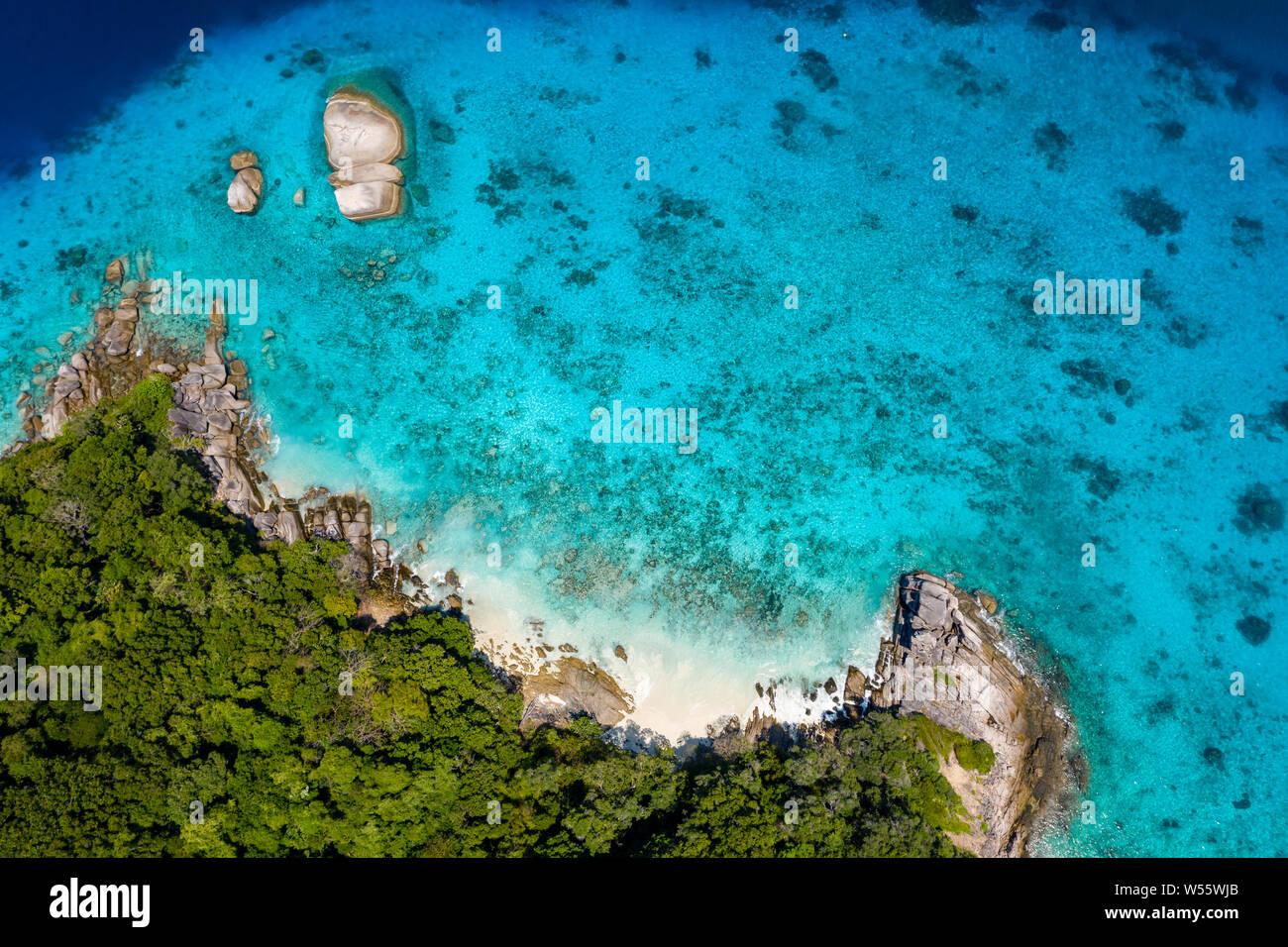 Lush coral island hi-res stock photography and images - Alamy
