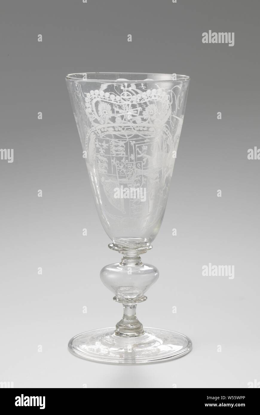 Wine glass, Chalice with the arms of Willem III, Flat base with folded ...