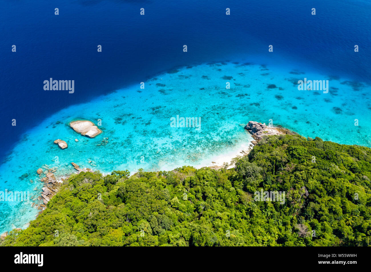 Lush coral island hi-res stock photography and images - Alamy