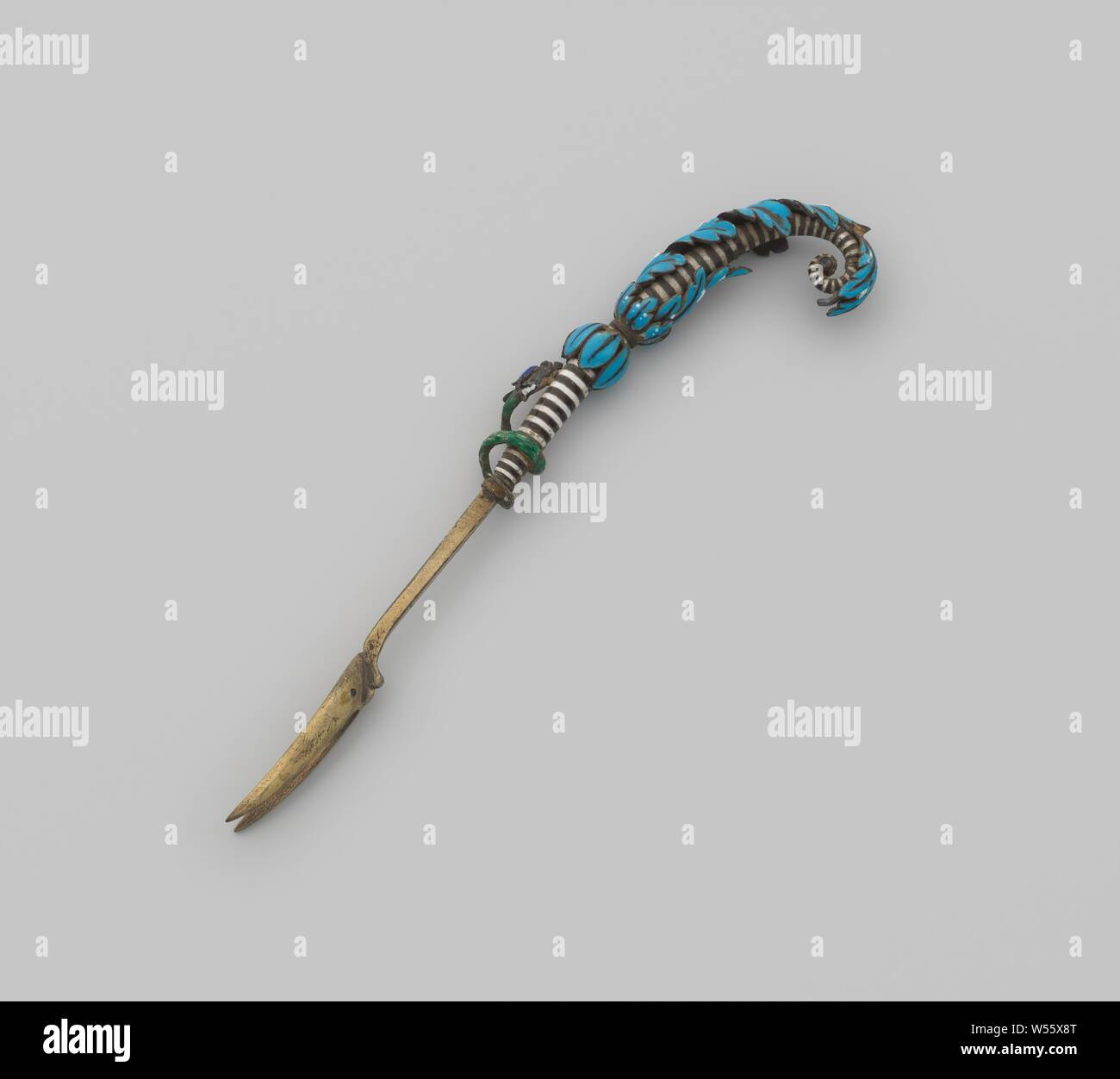 Snake wraps itself hi-res stock photography and images - Alamy