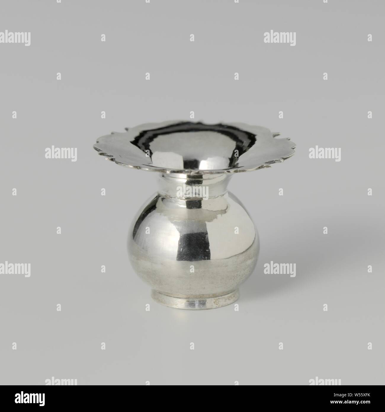 Round spittoon hi-res stock photography and images - Alamy