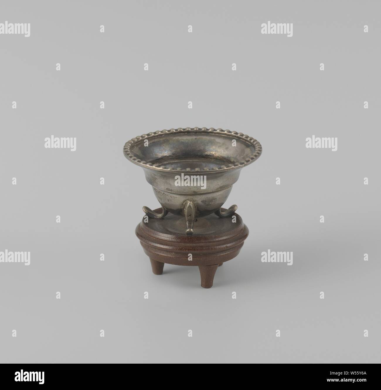 Tobacco brazier, Tobacco brazier on three outwardly bent legs mounted ...