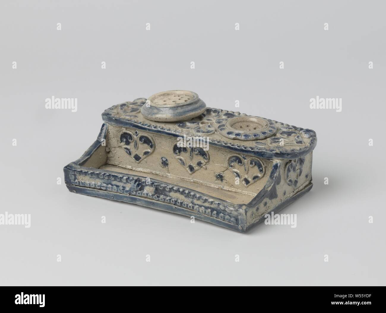 Two sand spreaders hi-res stock photography and images - Alamy