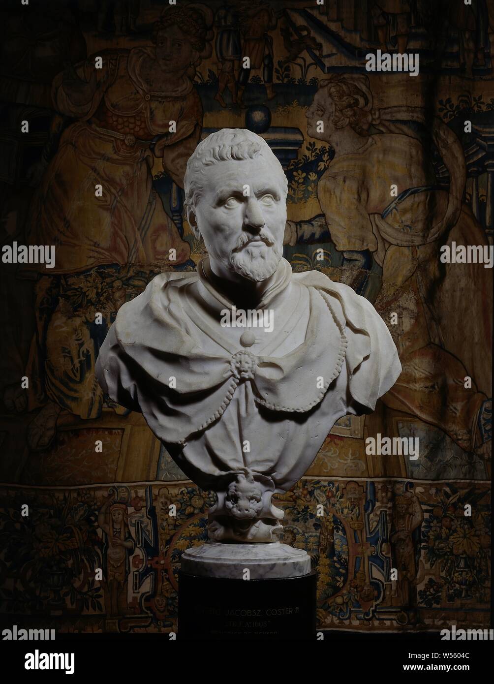 Larger lions mask hi-res stock photography and images - Alamy